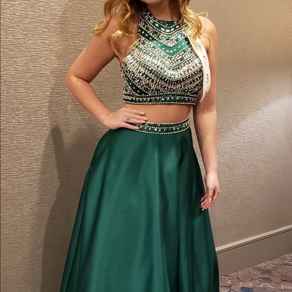 Dresses | Emerald Green Prom Dress | Poshmark